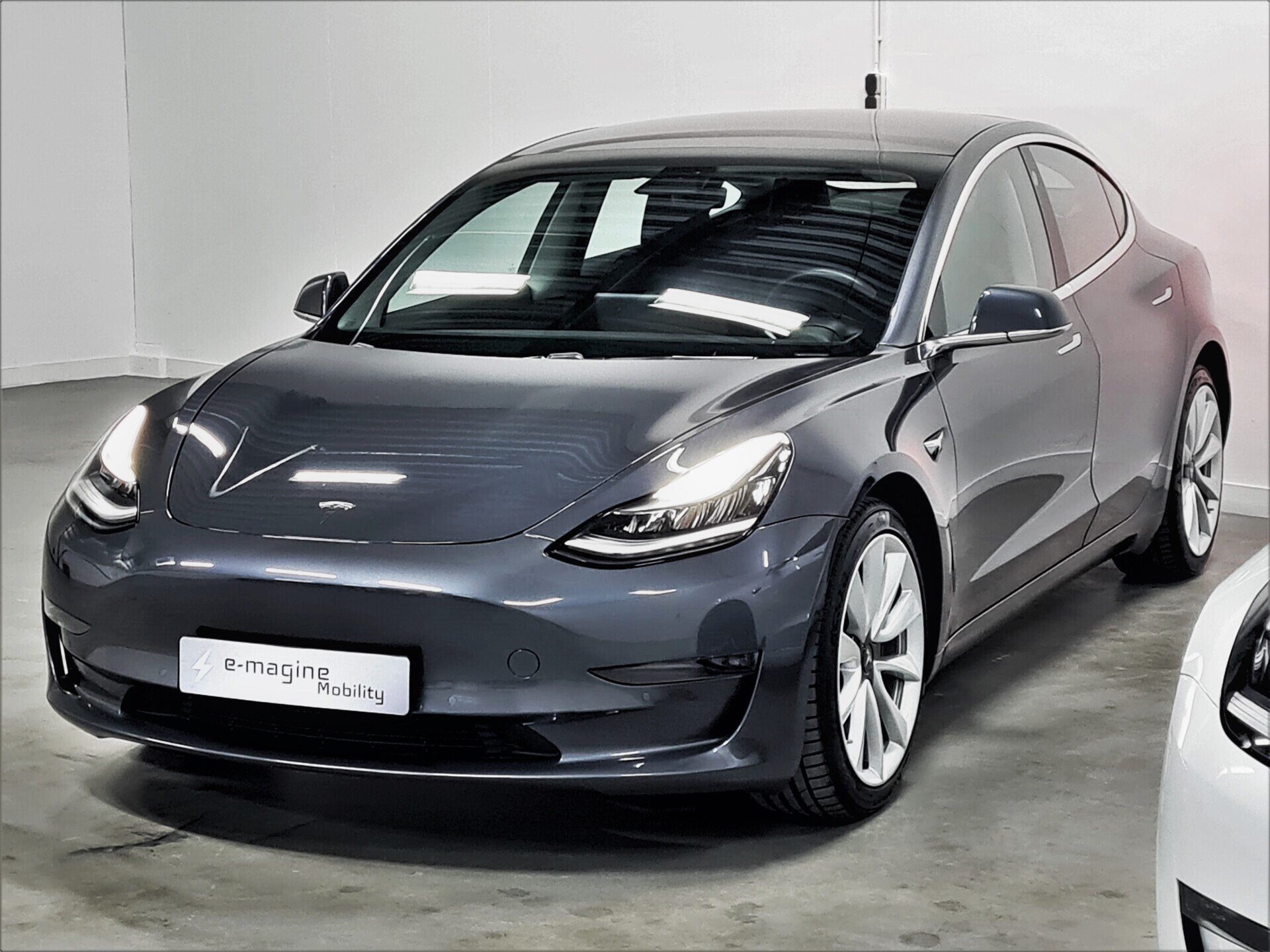 Tesla Model 3 Long Range Dual Motor AWD Midnight Silver