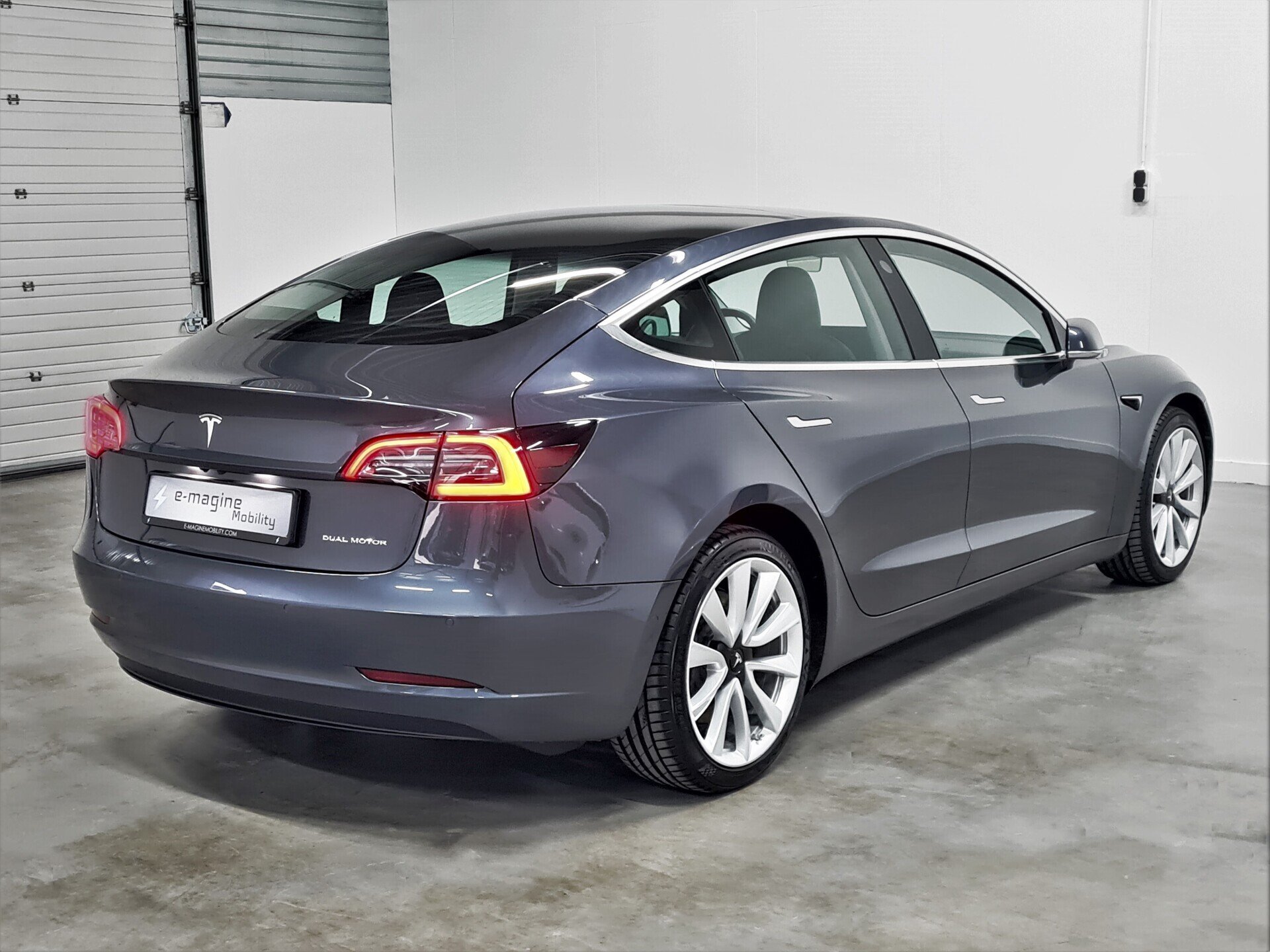 Tesla Model 3 Long Range Dual Motor AWD Midnight Silver