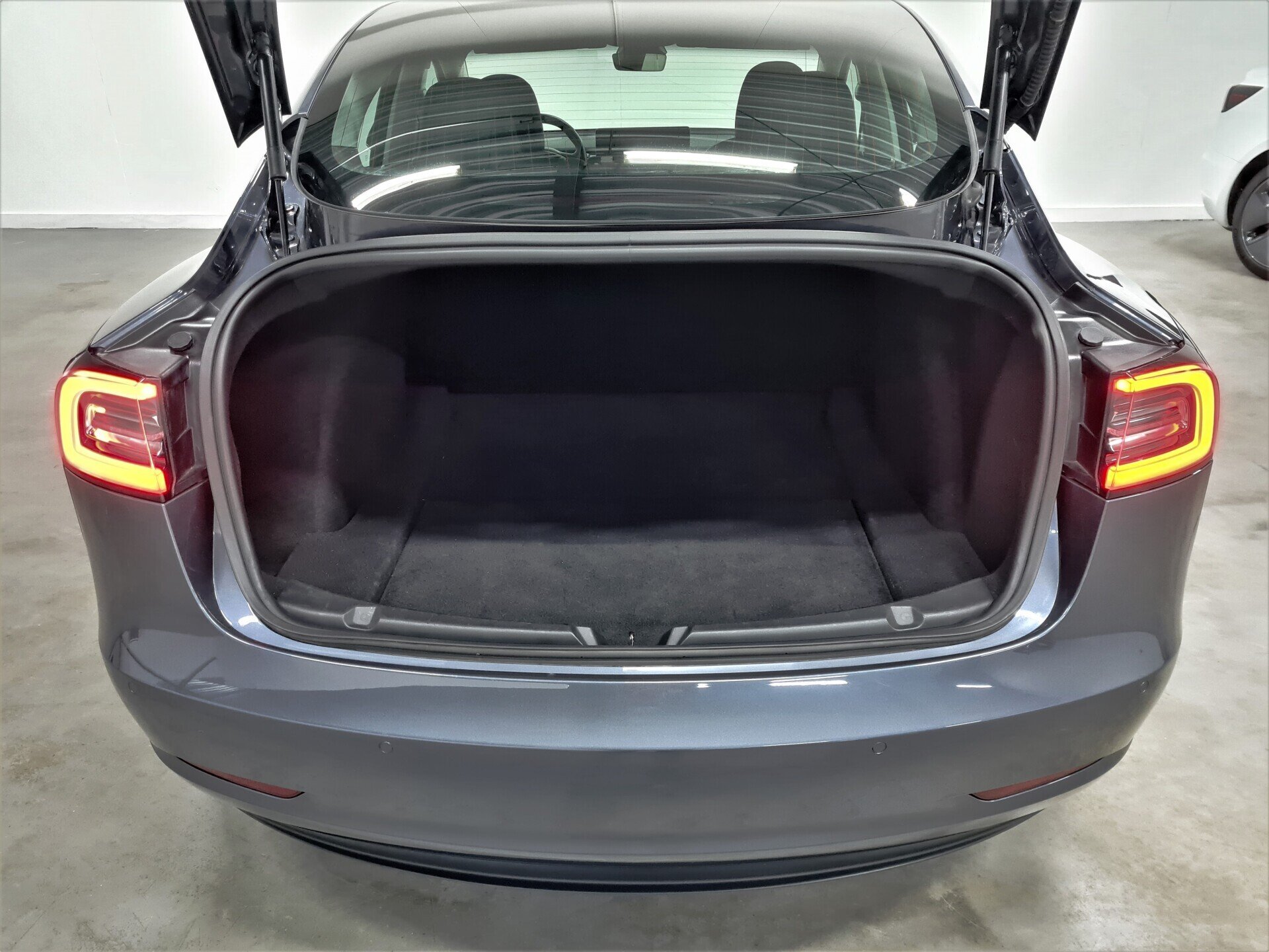 Tesla Model 3 Long Range Dual Motor AWD Midnight Silver