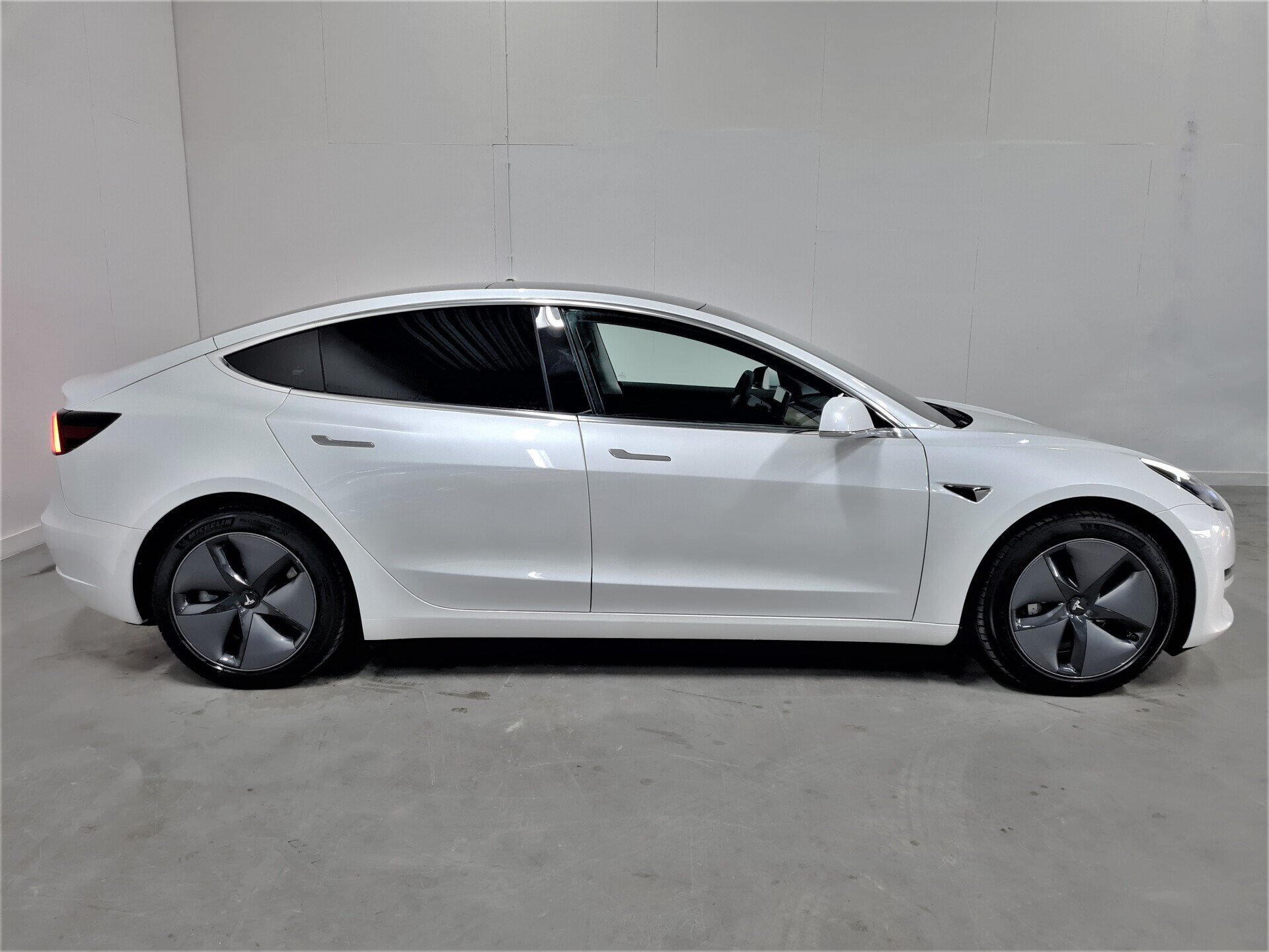 Tesla Model 3 Long Range Dual Motor AWD Pearl White Multi-Coat
