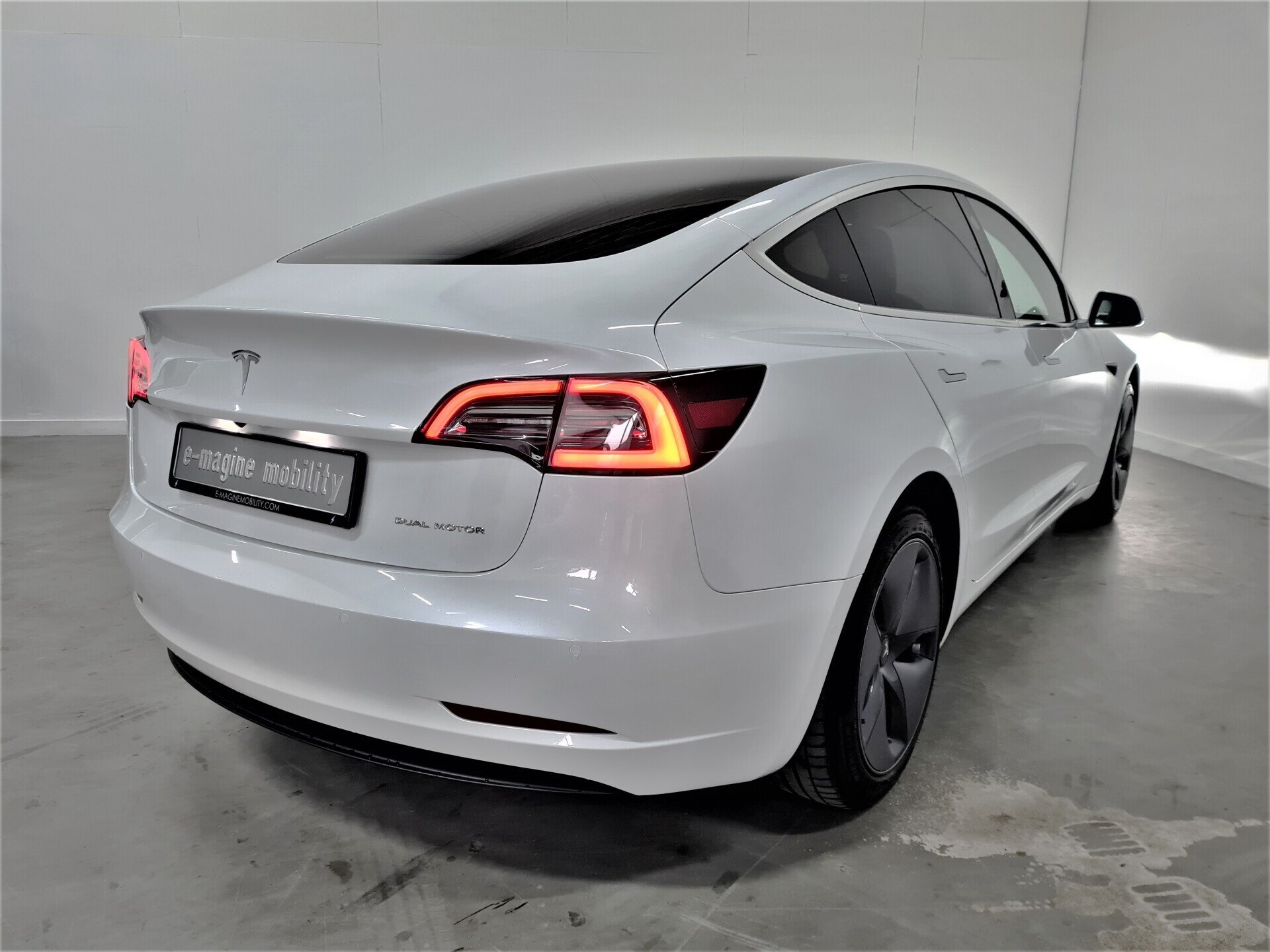 Tesla Model 3 Long Range Dual Motor AWD Pearl White Multi-Coat