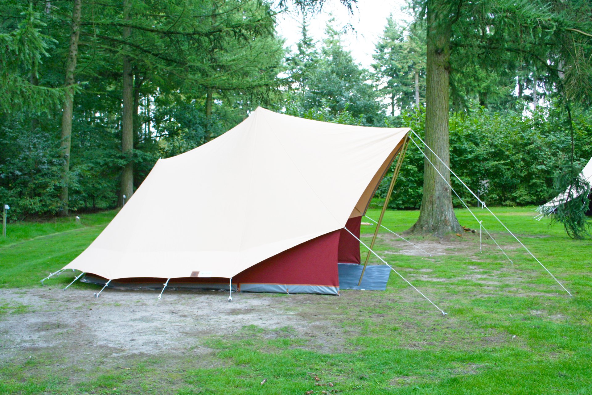 Atomatent, katoenen piramidetenten, luifels en verandazeilen