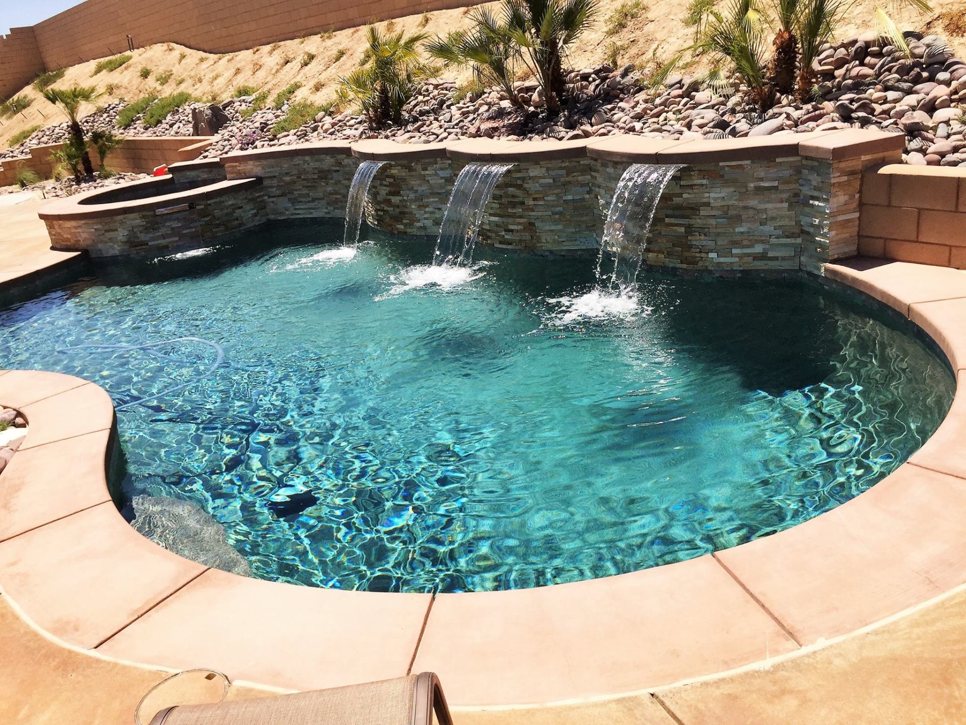 Building custom swimming pools with powerful designs