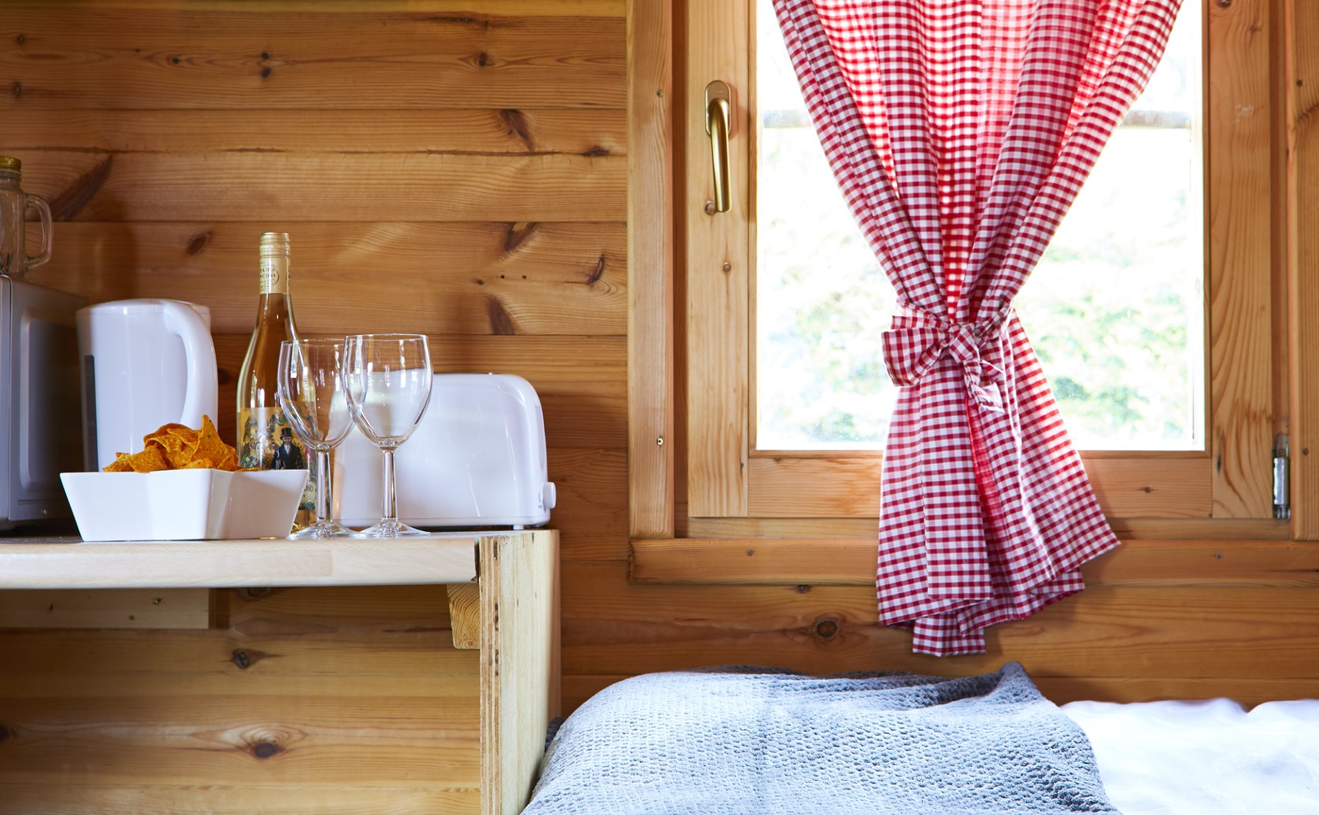 Unique holiday shacks scarborough, cosy holiday accommodation