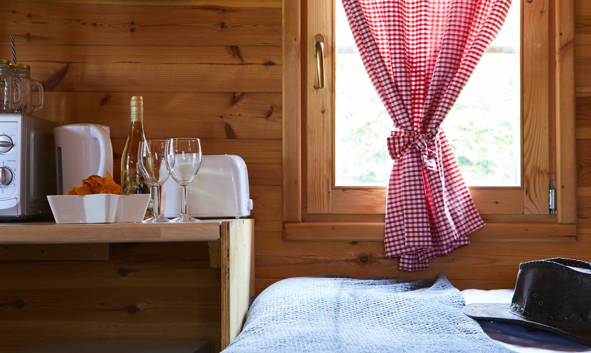 Unique holiday shacks scarborough, cosy holiday accommodation