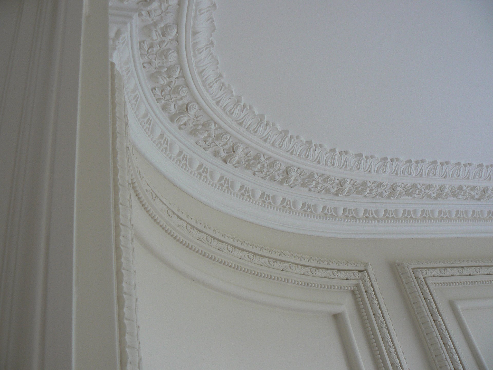 Installers of fibrous plaster wall panels in Hampshire