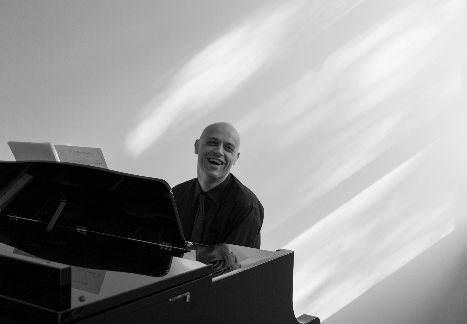 VivMcLean.com - website of the pianist, Viv McLean.