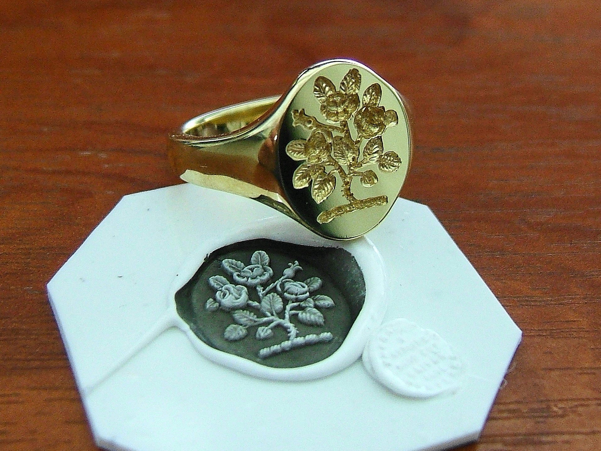 Signet rings | Neil Oliver F.I.P.G