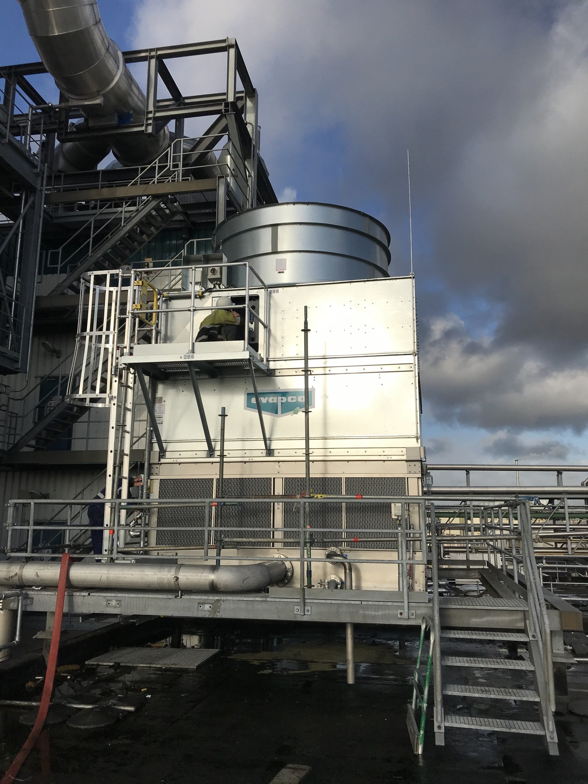 Koeltoren met hoge koelcapaciteit en laag ventilatorvermogen