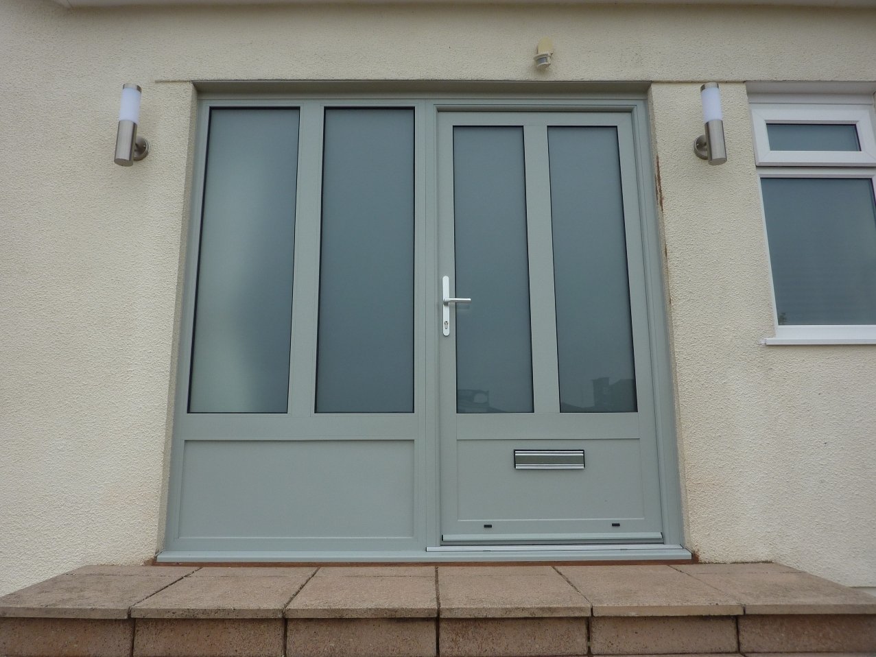 Modern front doors Torquay Devon. Aluminium front doors Devon