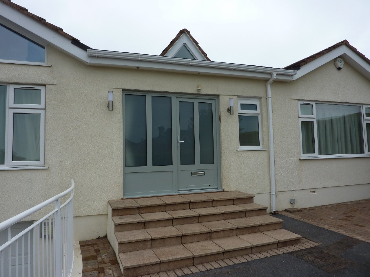 Modern front doors Torquay Devon. Aluminium front doors Devon