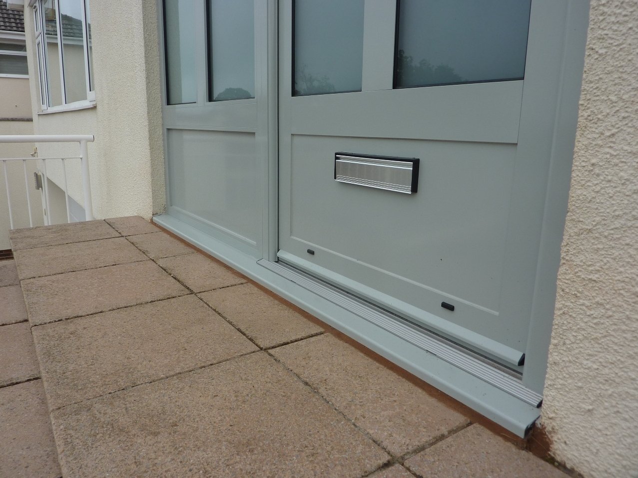 Modern front doors Torquay Devon. Aluminium front doors Devon