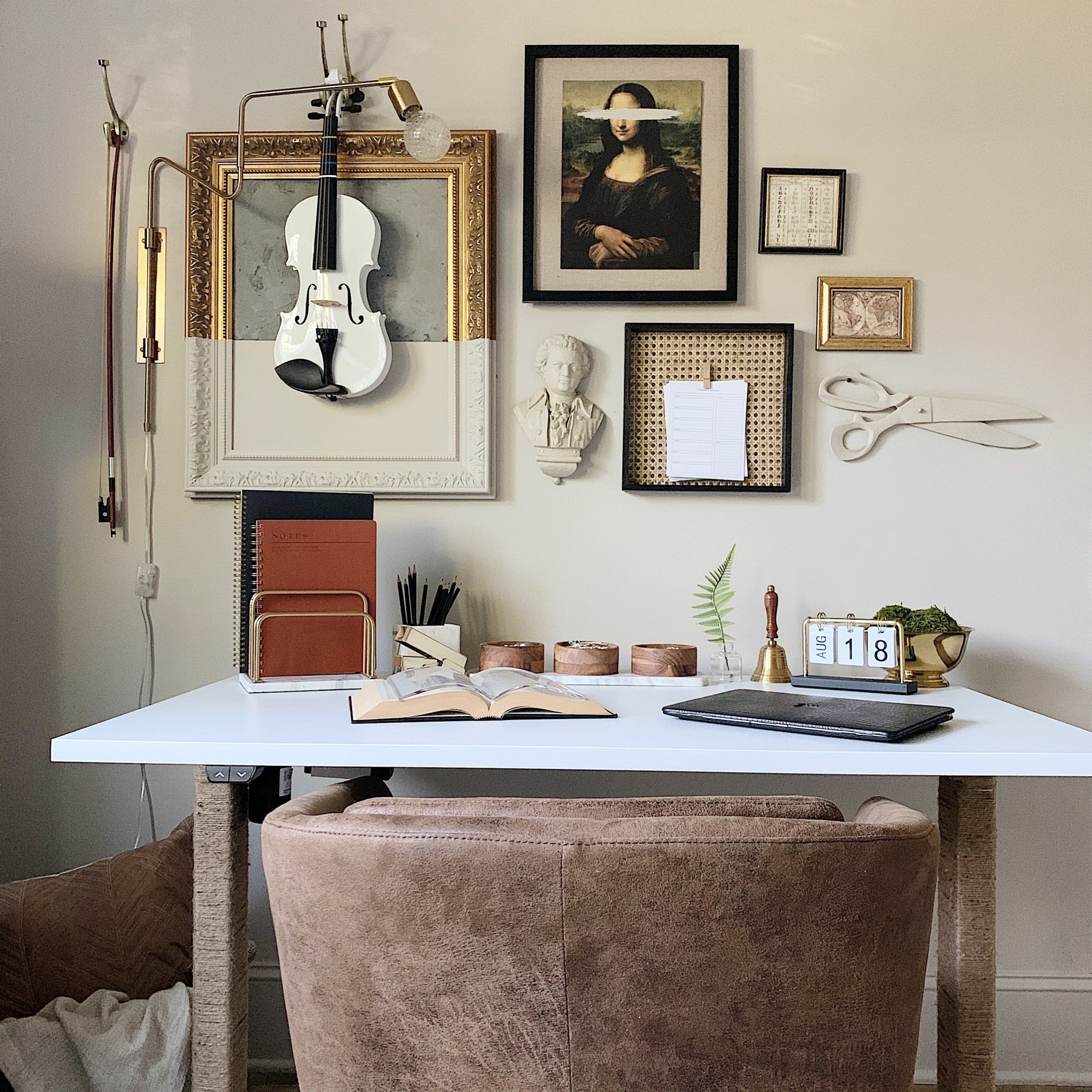 CREATING AN INSPIRING WORK SPACE WITH FLEXISPOT