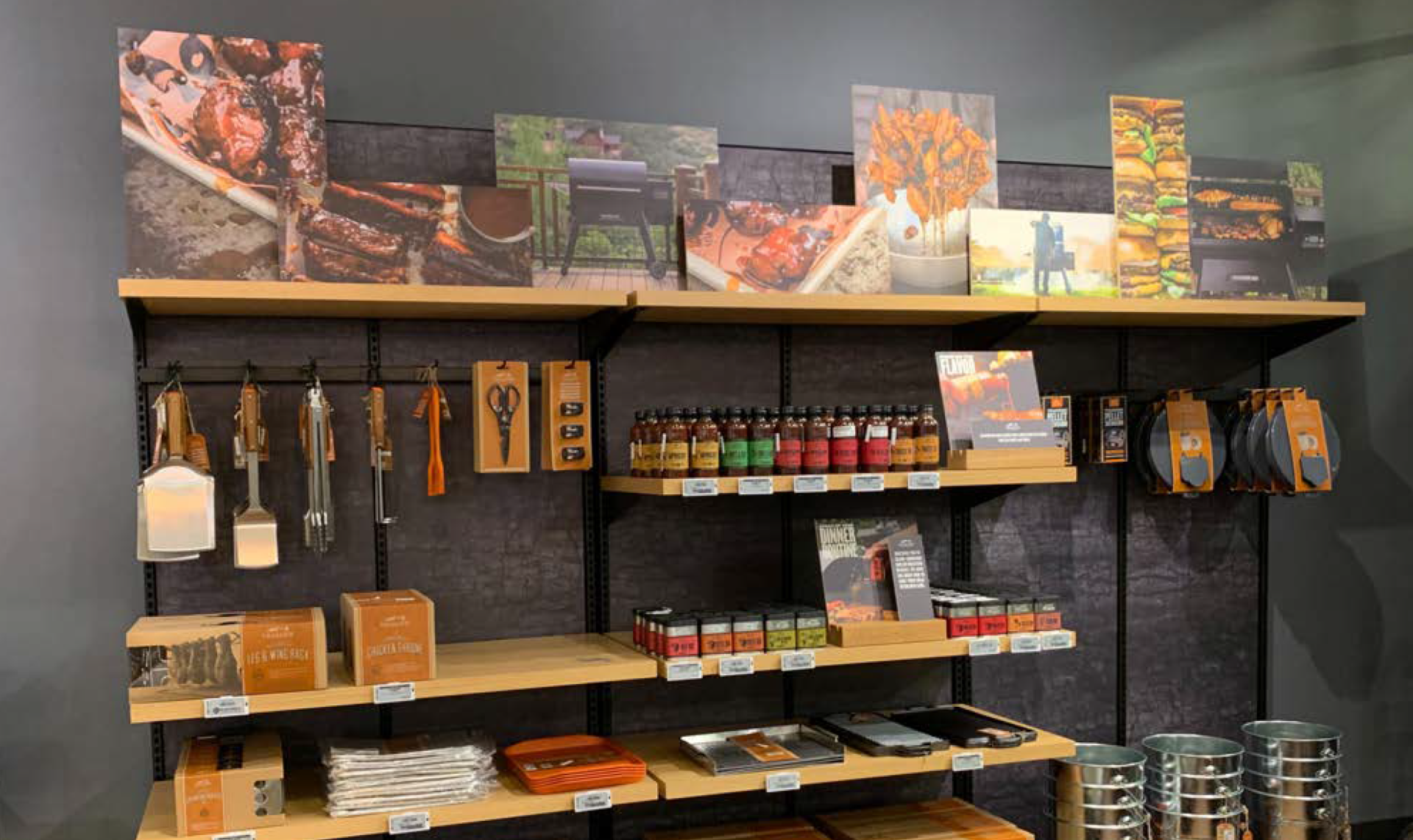 YETI retail interior design - High end experience design | Q20