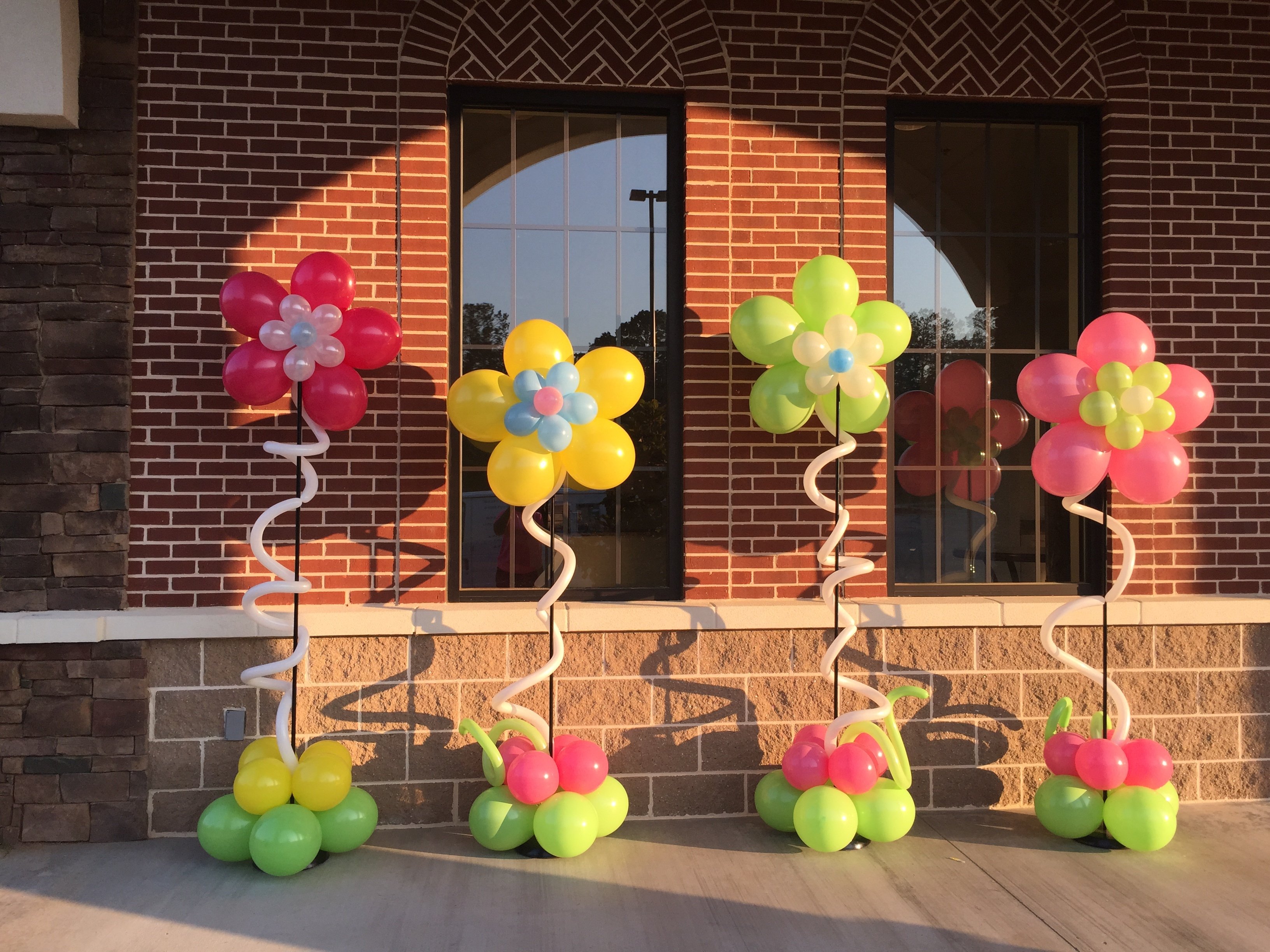 Balloon Decor (Arches, Columns, Centerpieces & More) | Party Divas