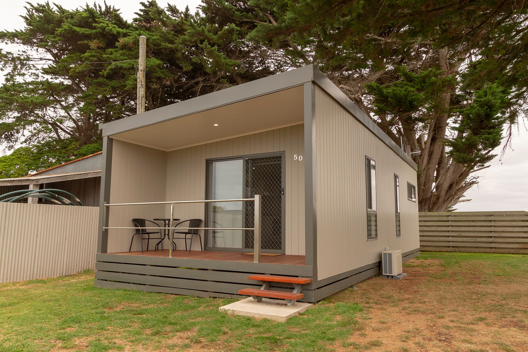 Gum Tree Caravan Park - Port Fairy, VIC - Budget Ensuite Cabin