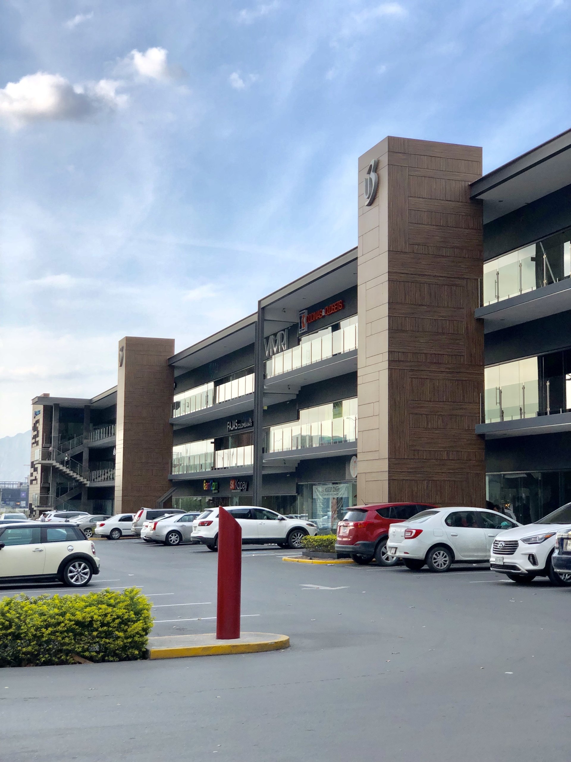 Renta de Locales Comerciales en Cumbres Monterrey