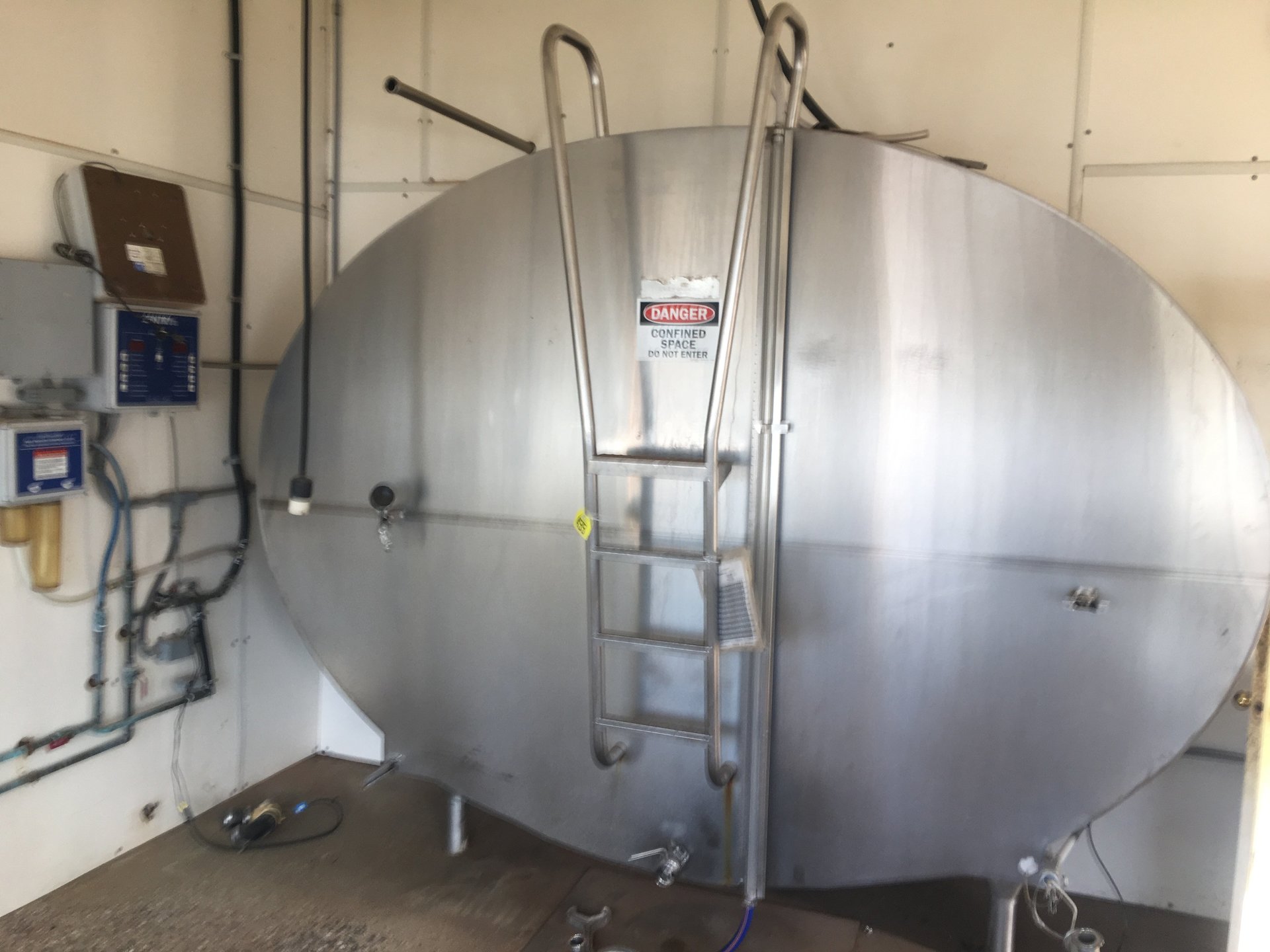 BULK MILK TANKS