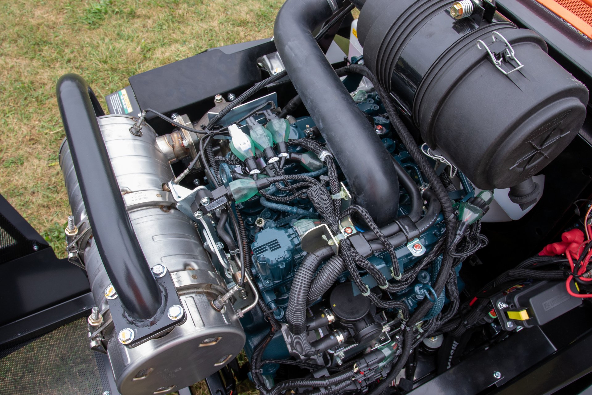 WZ1000 Commercial Zero Turn Mower | Wide Area Mower | Lastec Mowers