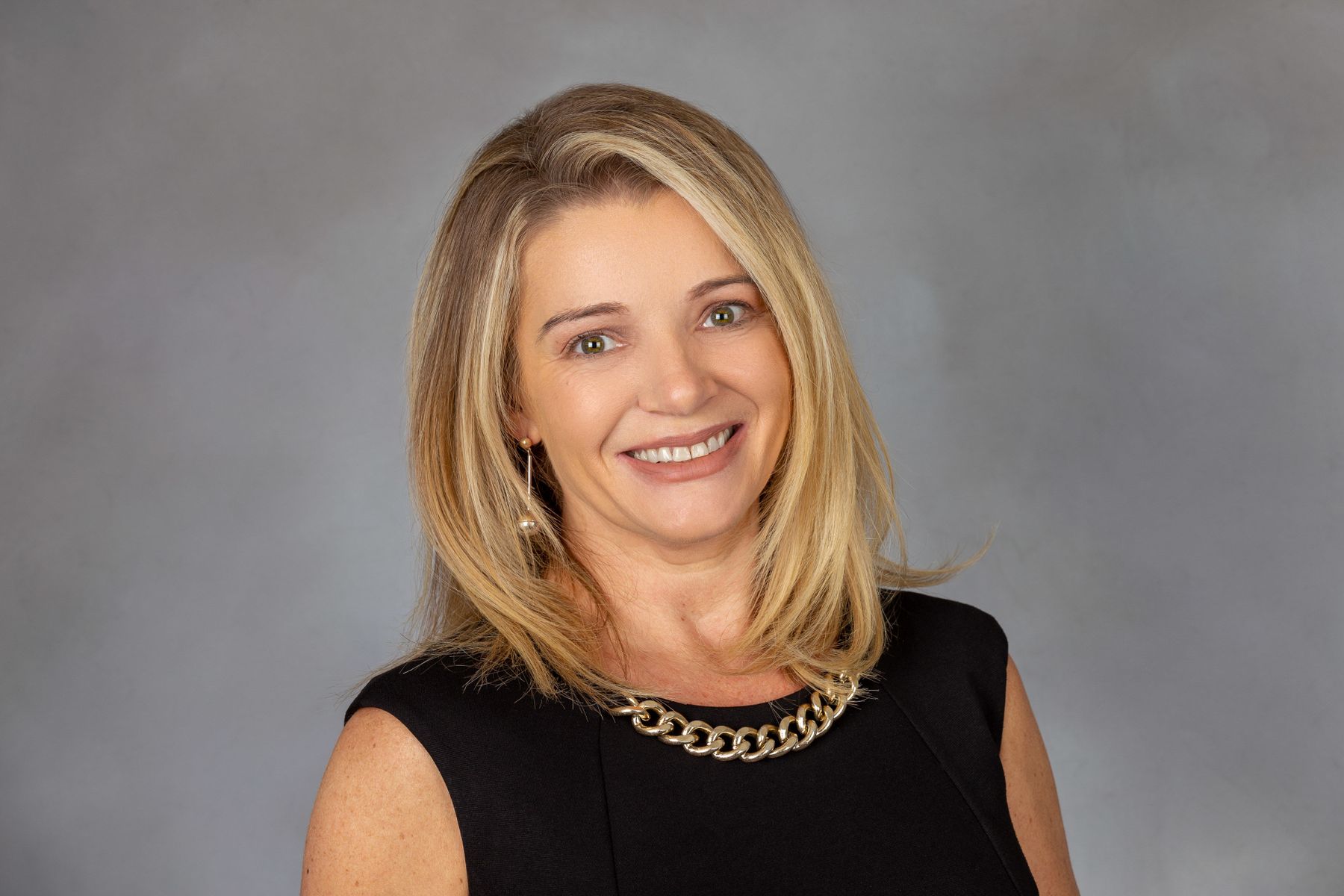 Make a Lasting Impression with Professional Portraits!