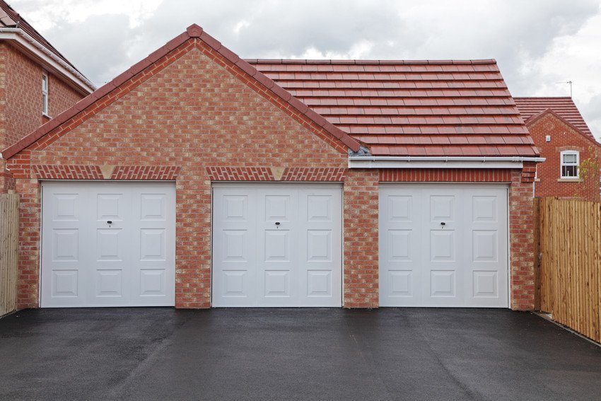 Garage door specialists | Complete Garage Doors (Halesowen) Ltd