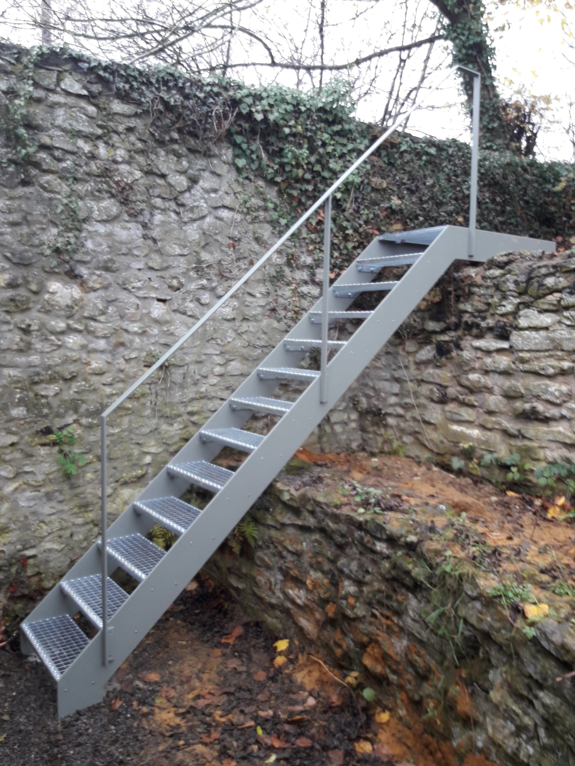 Artisan du métal - construction d'escalier en fer sur mesure