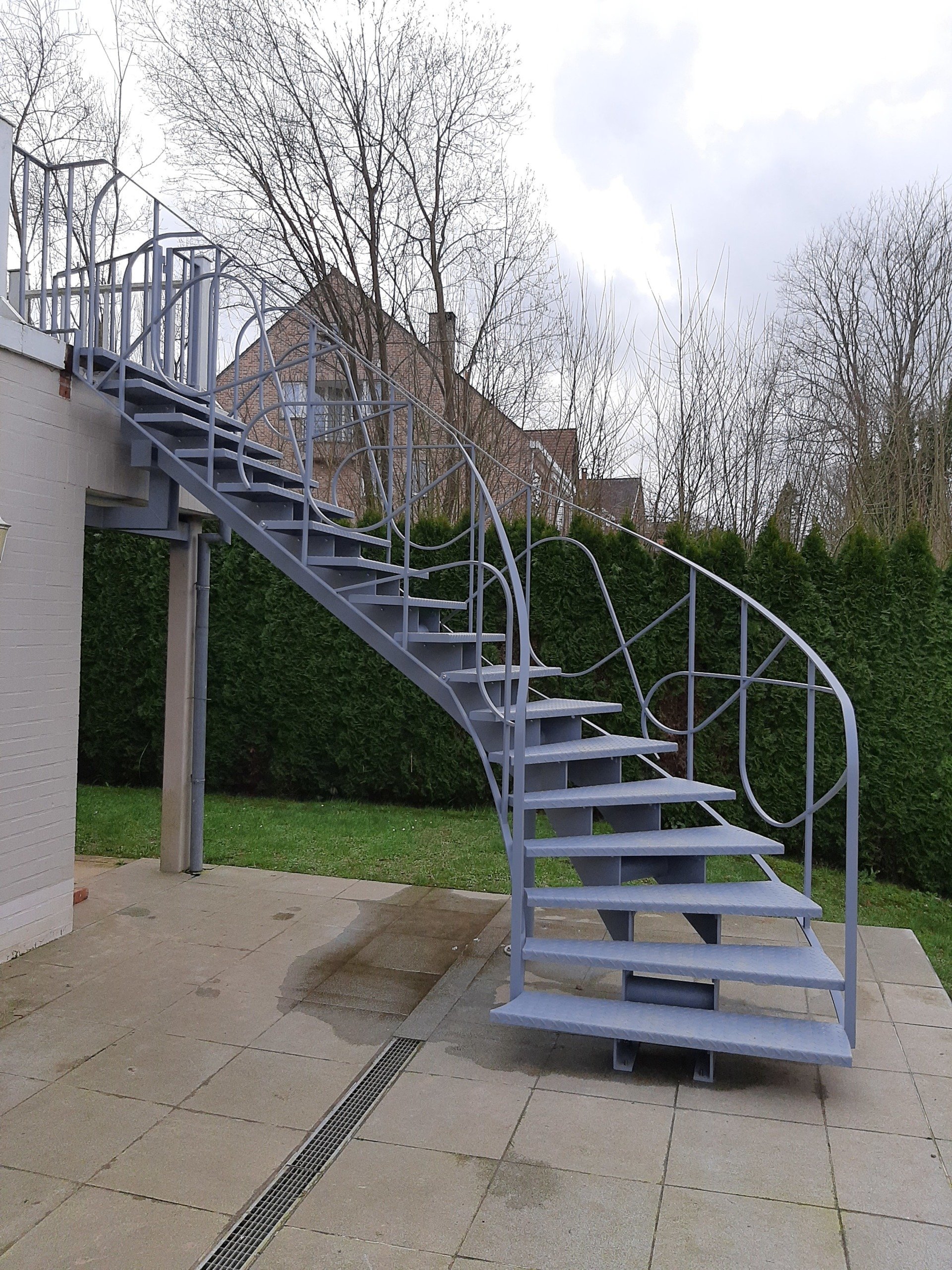 Artisan du métal - construction d'escalier en métal sur mesure