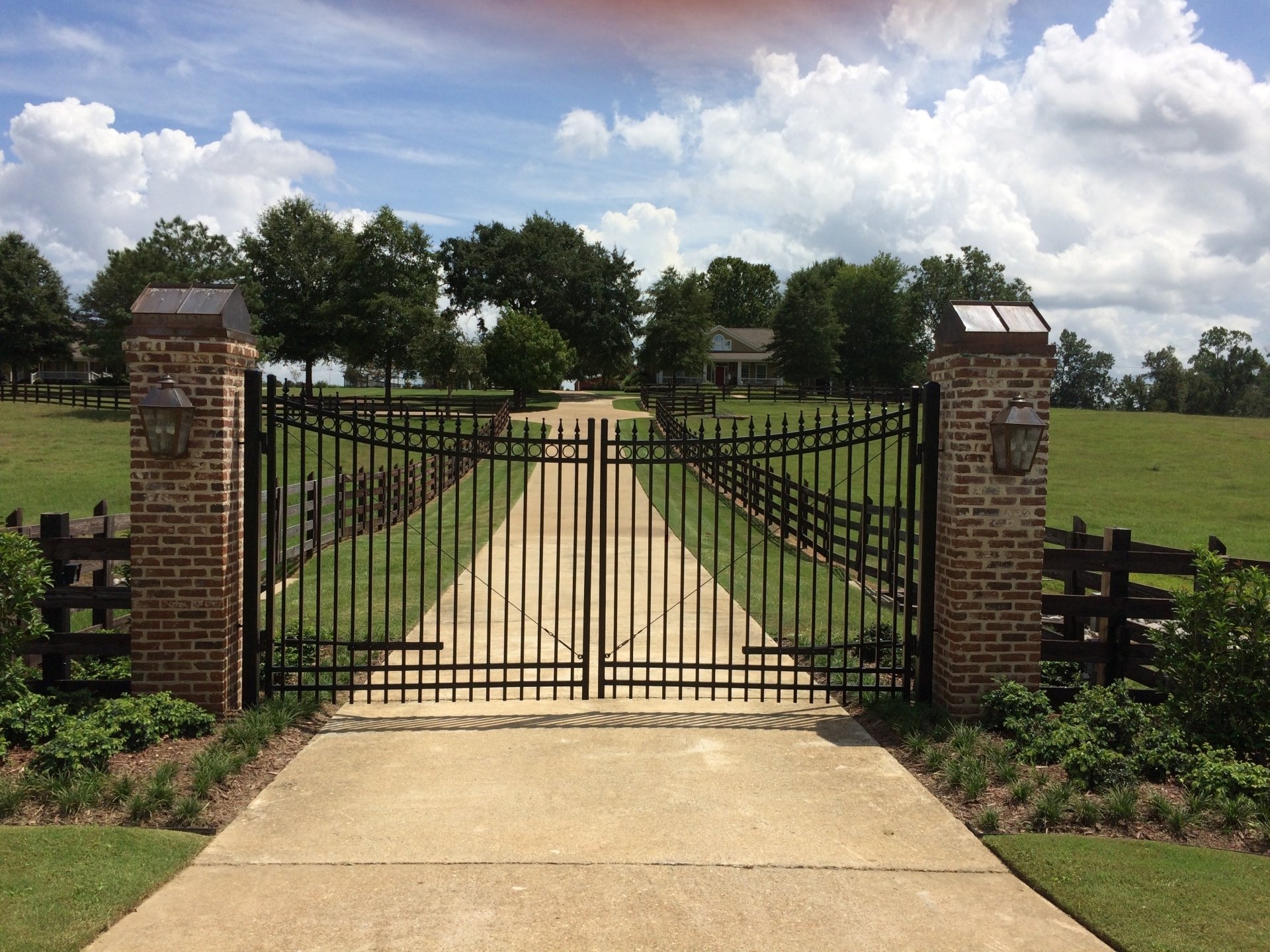 Electronic Gates | Columbus, MS | Columbus Fence Company
