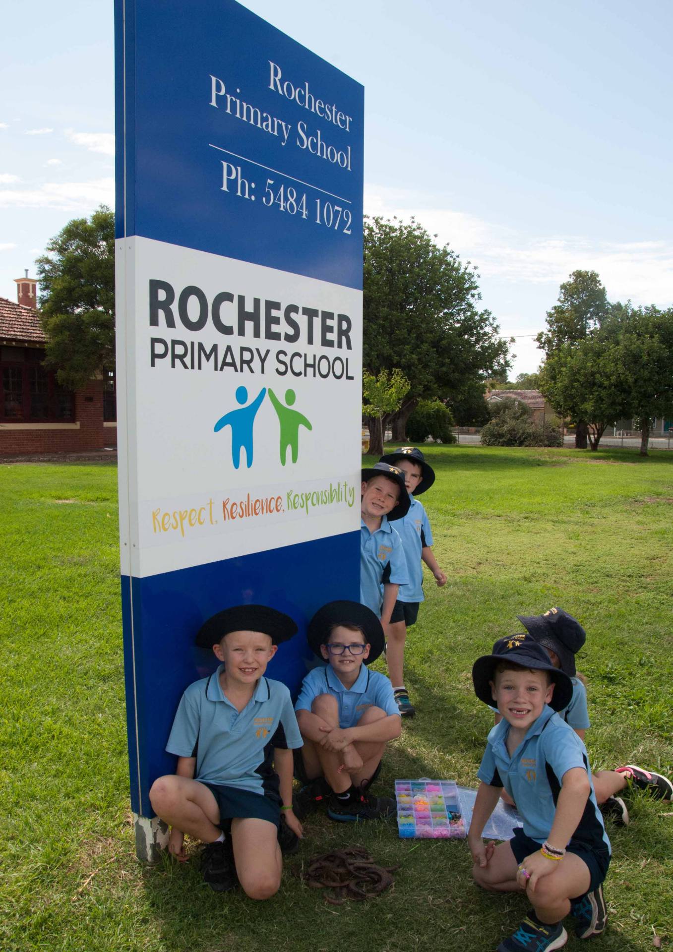 Rochester Primary School : 03 5484 1072 : Home