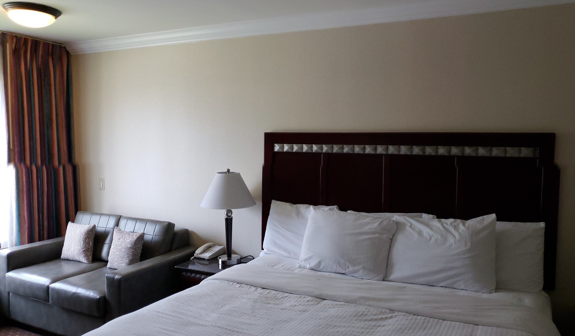 Hotel Near Arcadia, CA | Oak Tree Inn