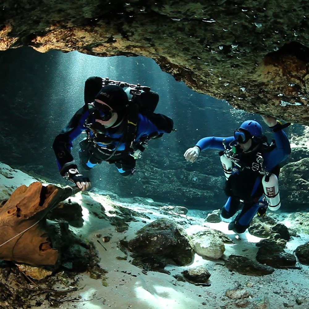 PADI Cavern Diver Course | Scubaland Adventures, Inc. | Austin, TX