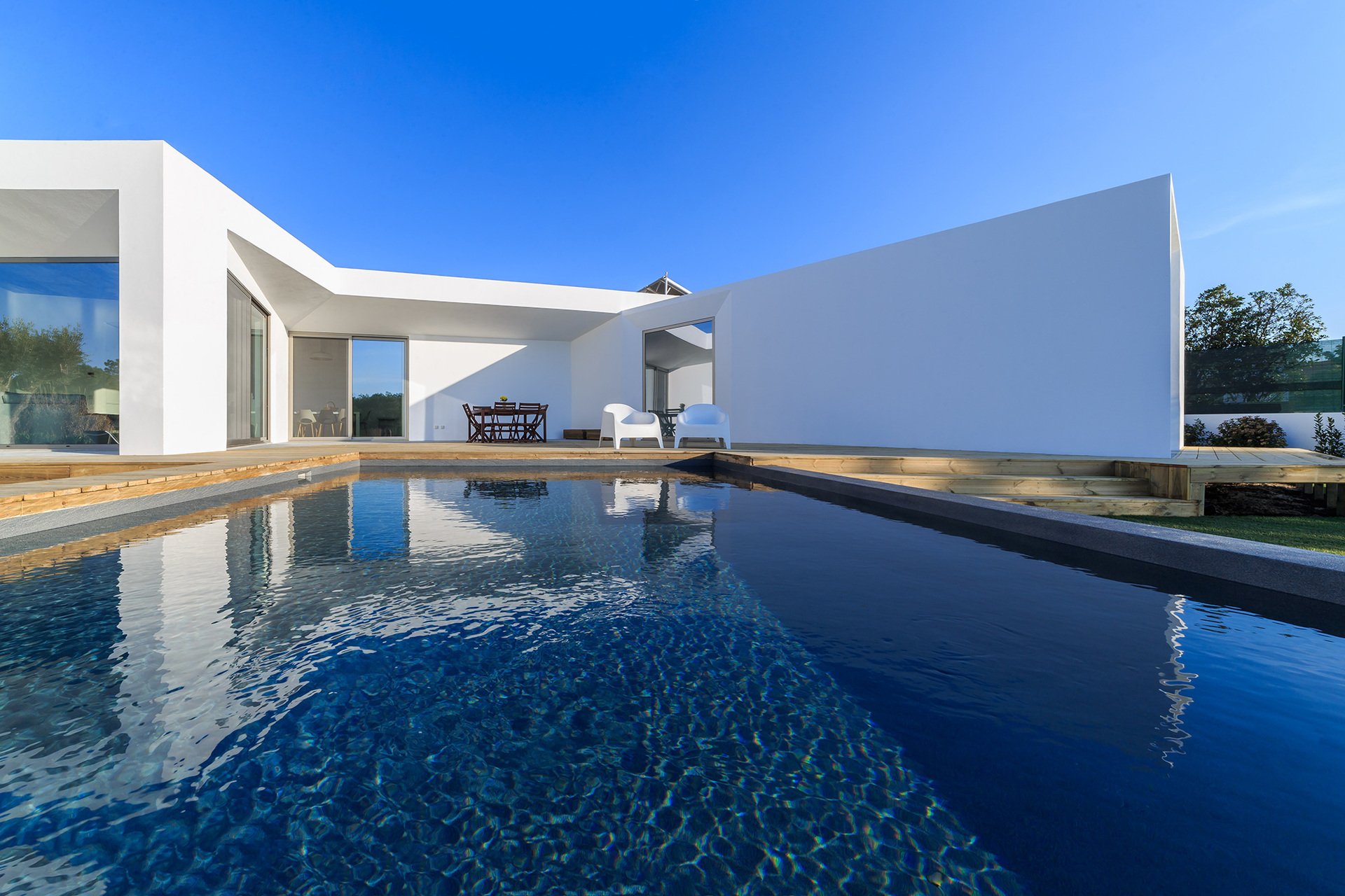 ui.ed.blog.template.post.title.newListingLuxuryHomeWithPool